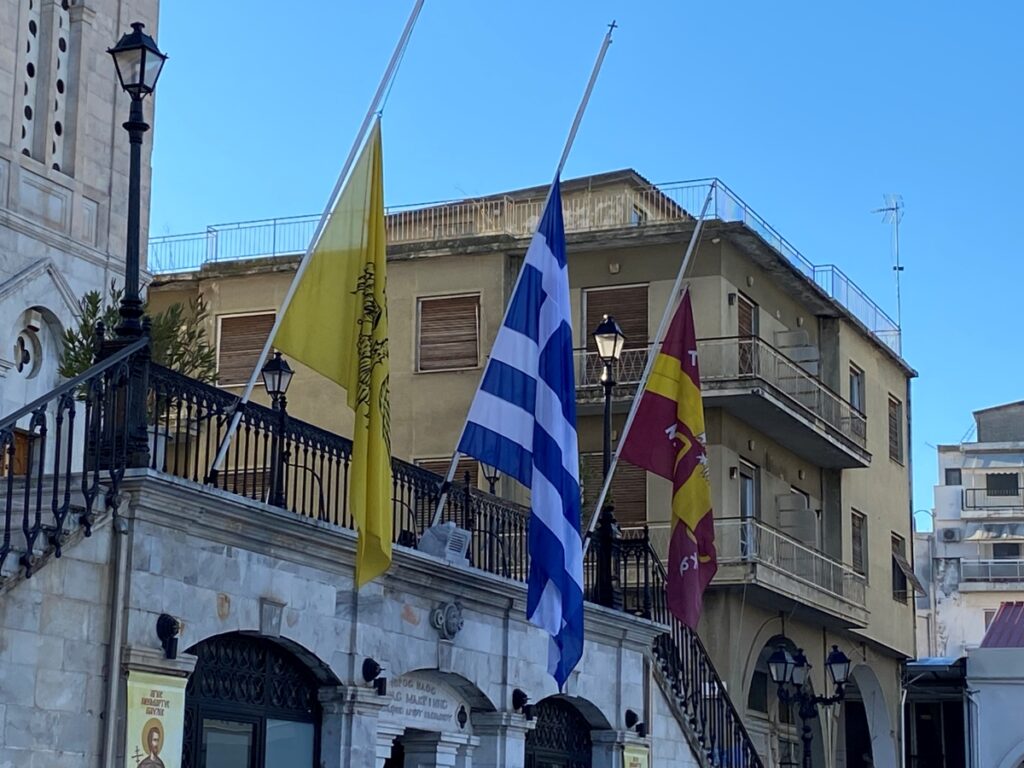 Παρουσία του Αρχιεπισκόπου η κηδεία του Μακαριστού Μητροπολίτη ...